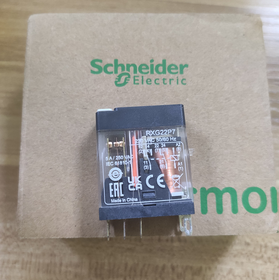 RXG22P7 Plug-in Interface Relay 230 VAC Schneider Electric