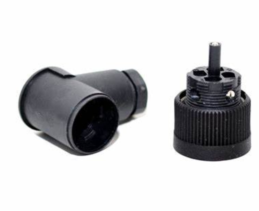 IFM E10013 Wirable Socket Operating Voltage