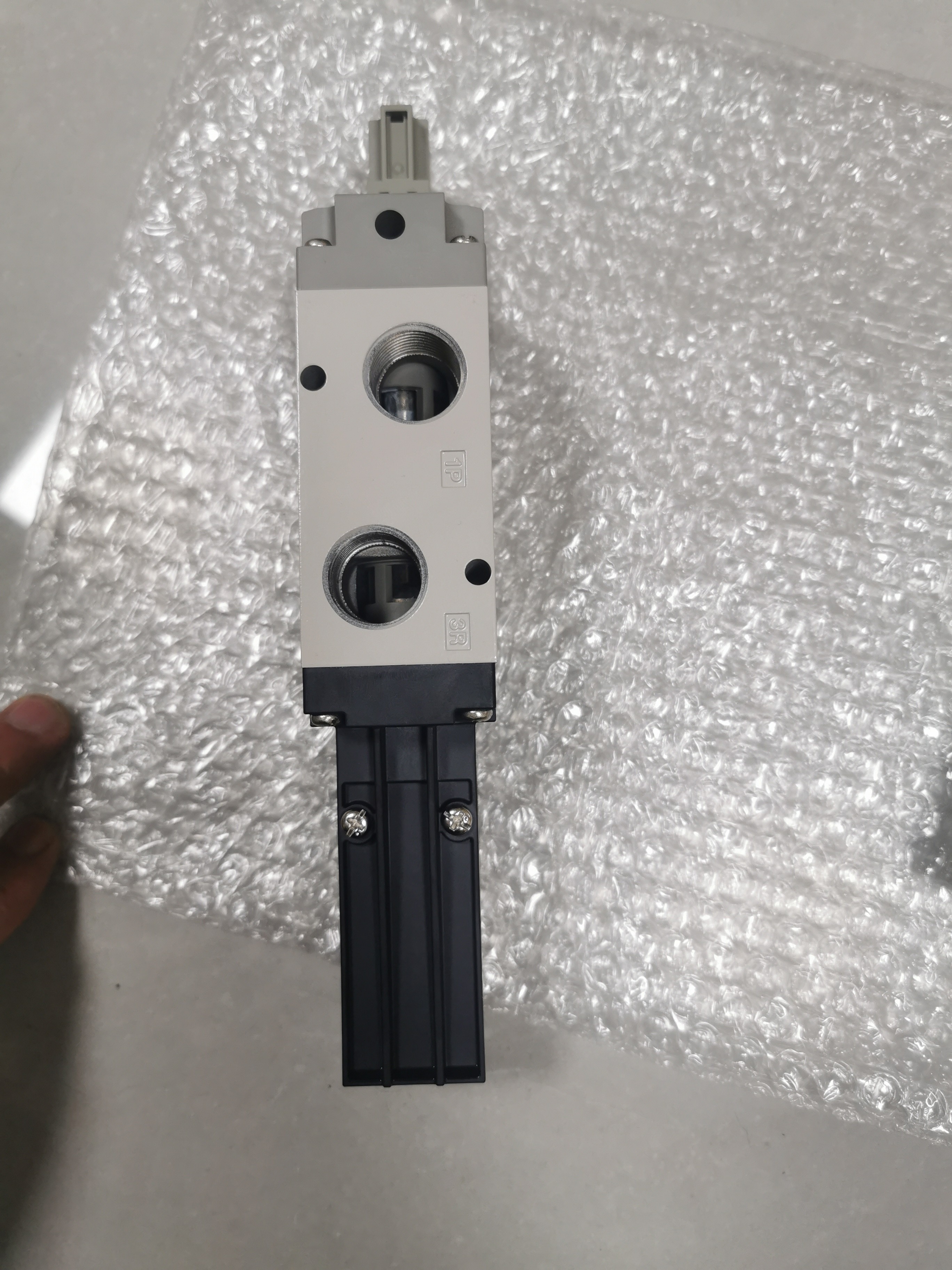 High Quality SMC VP742-5DZ1-04F-X536Solenoid Valve Brand New In Stock