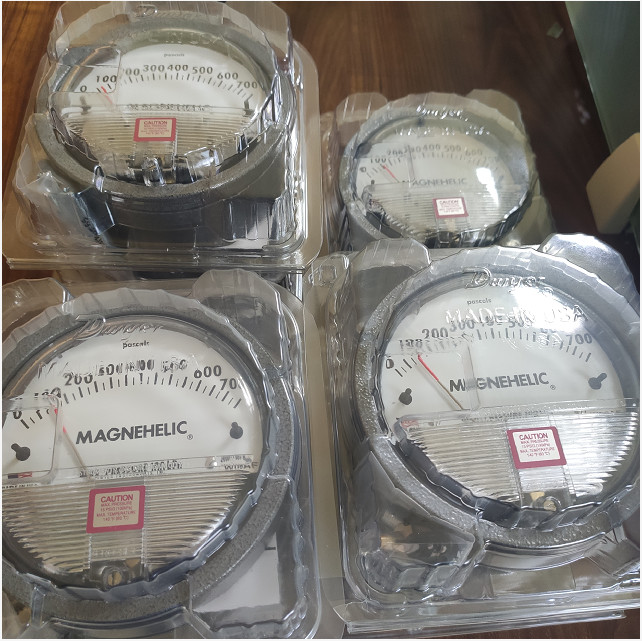 Dwyer Magnehelic Differential Pressure Gauge 750pa With Filter Monitoring
